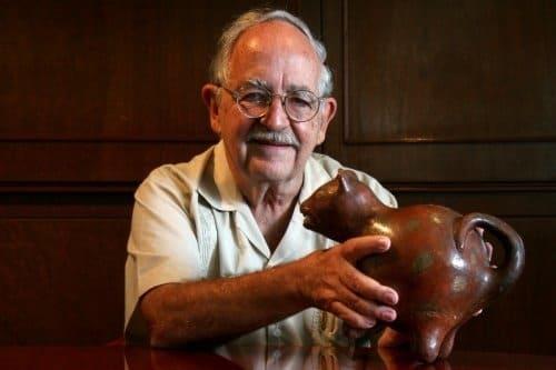 Muere El Dramaturgo Tomás Urtusástegui 