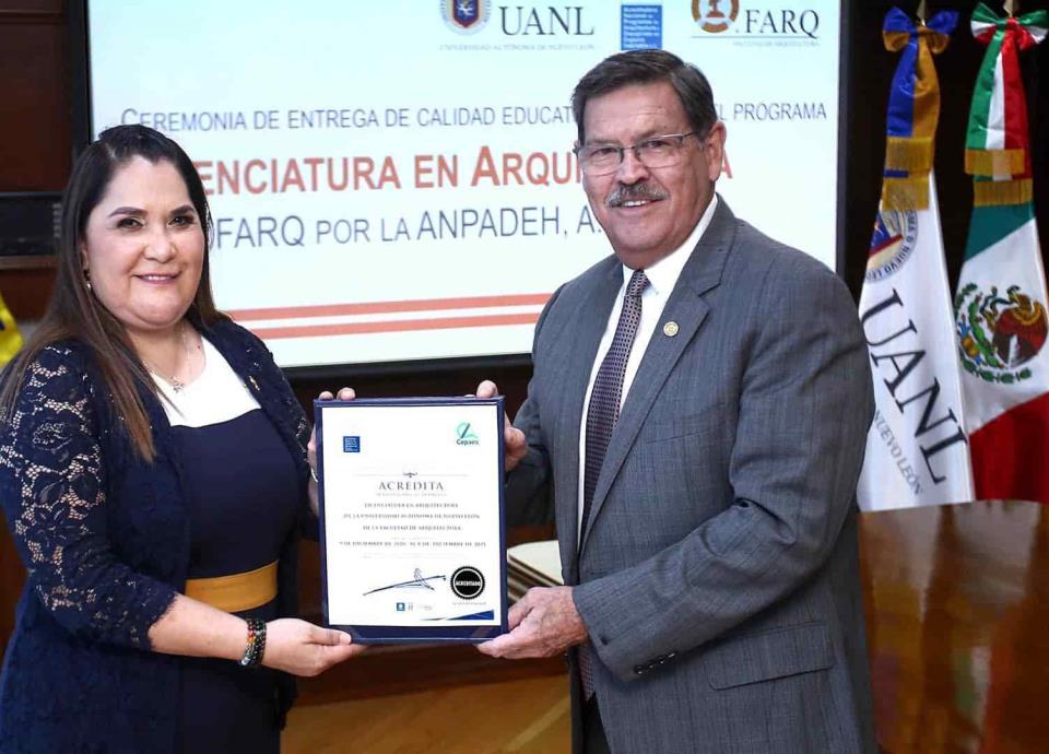 Acredita ANPADEH calidad de Licenciatura en Arquitectura