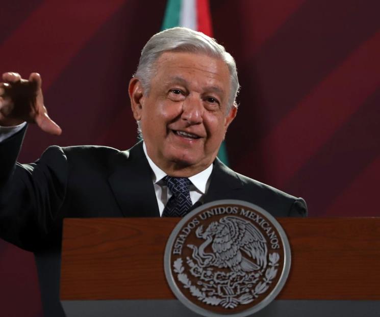 Baja en calificación de Pemex, una burla: AMLO