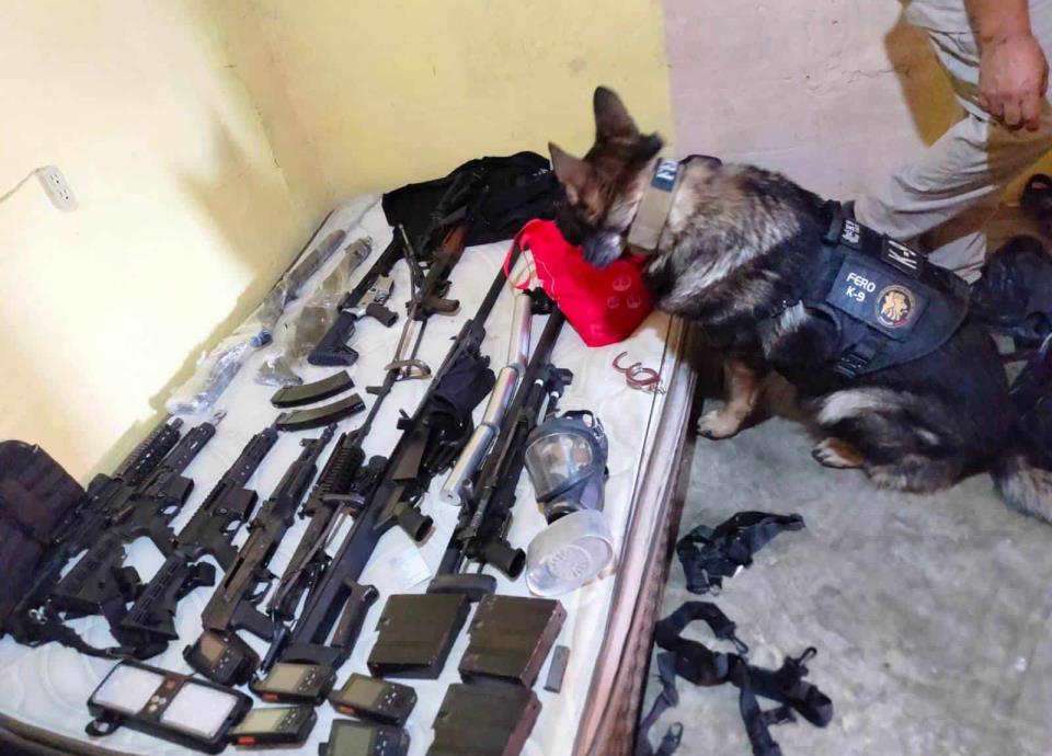 Decomisan armas, autos y droga tras cateos