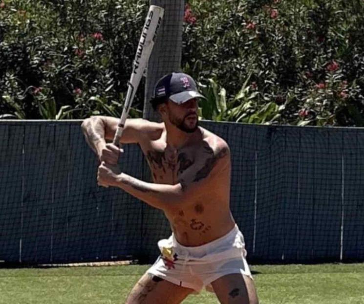 Bad Bunny comparte fotos desnudo y alborota las redes
