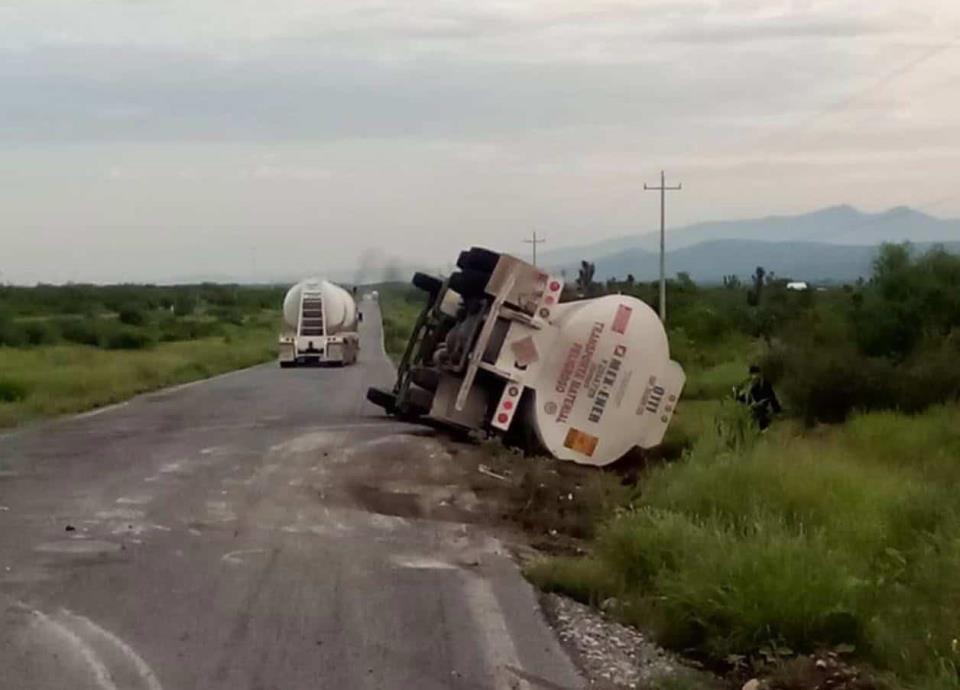Se vuelca pipa en la carretera a Colombia