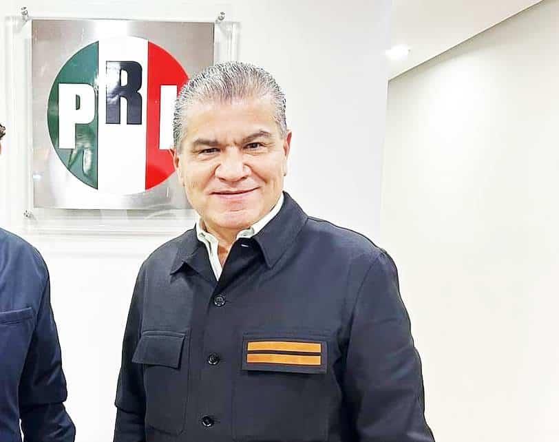 Regresa a México el senador Miguel Ángel Riquelme