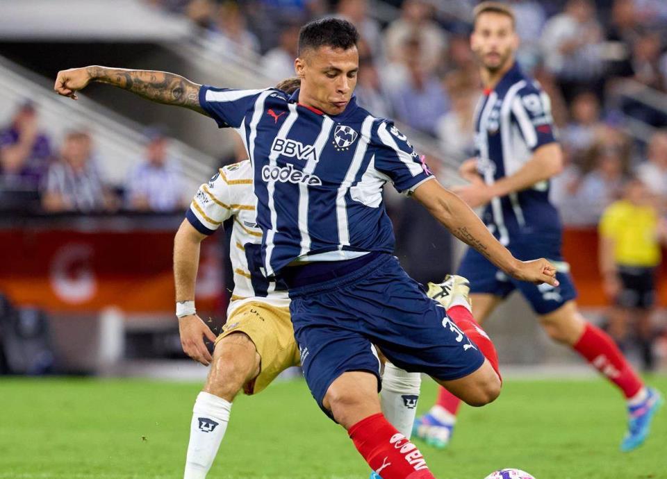 Recupera Rayados a Roberto de la Rosa
