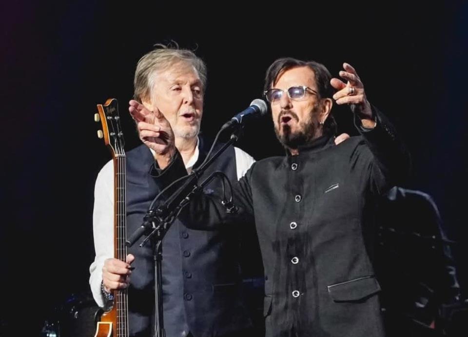 Paul McCartney y Ringo Starr se reúnen en escenario de Londres